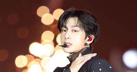 형원 소녀 팬심 난리나게 만드는 눈빛