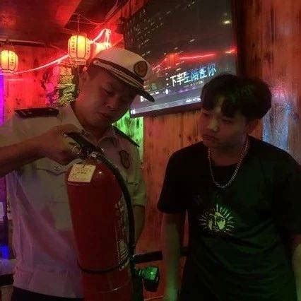 镇远消防深入辖区公共娱乐场所开展消防安全夜查行动 检查