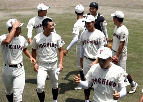 準決勝進出が決まり、穏やかな表情の東筑の選手たち（撮影・泉岡さくら） 東筑と希望が丘が準決勝進出 高校野球福岡大会 写真・画像27