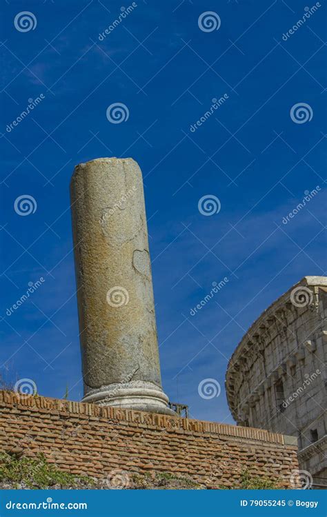 Ναός της Αφροδίτης και της Ρώμης στη Ρώμη Στοκ Εικόνα εικόνα από