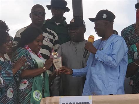 Oyo TESCOM Honours Students Teachers For Excellent Performance