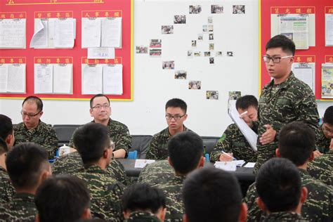 中華民國海軍陸戰隊 陸戰六六旅步二營步四連日前召開七月份榮譽團結會，由政戰主任李上校列席指導，會中官兵踴躍提出對連