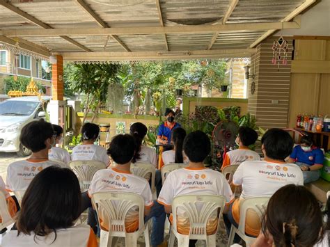 แกนนำนักเรียนสถานศึกษ โรงเรียนชลราษฎรอำรุง สถานศึกษาสีขาว