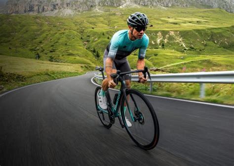 Bianchi Oltre Vs Bianchi Specialissima The Comparison Of The Two Bia Cicli Drigani S R L