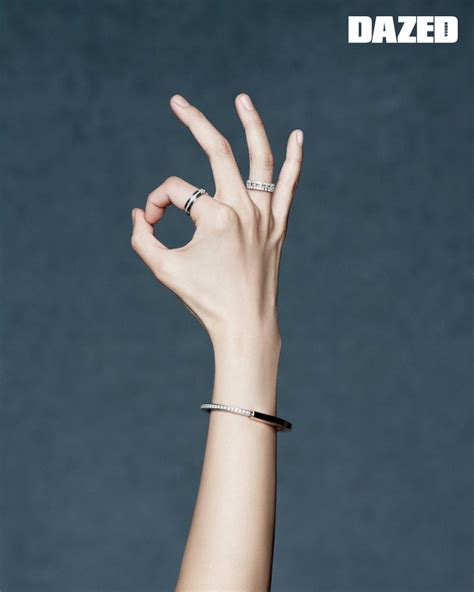 익스트림무비 이솜 조보아 데이즈드코리아 화보