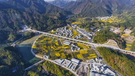 中国这个区域几乎市市通高铁，今年投资超过900亿元铁路三角项目