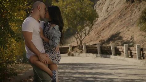 Vixen Ig模特勾引她的设计师 Xhamster