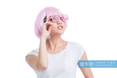 时尚的年轻女子 蓝牛仔影像 中国原创广告影像素材