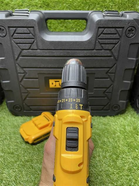 Мощный шуруповёрт дрель с набором DeWALT DCB107 24v 4 ah девольт: 2 840 ...