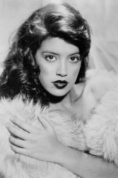 Phoebe Cates Glamour Portrait With Fur Around Shoulders Lace Tv 4x6