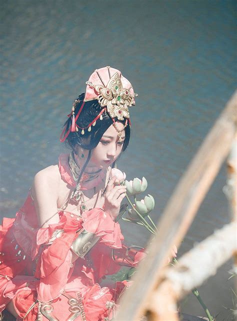 剑网3七秀COS画廊绣舫霓裳舞小桥流水叶娉婷