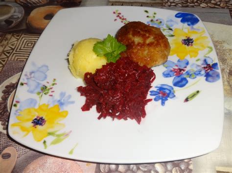 Kotlet Mielony Ziemniaki I Buraczki Przepis PrzyslijPrzepis Pl