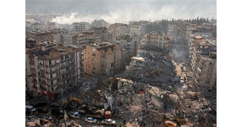 Катар изпрати три самолета помощи за пострадалите от земетресенията в Турция