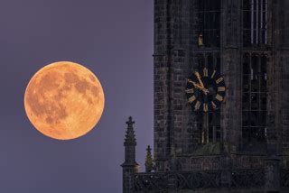 How To Plan And Capture A Perfectly Aligned Moonrise Photo PetaPixel