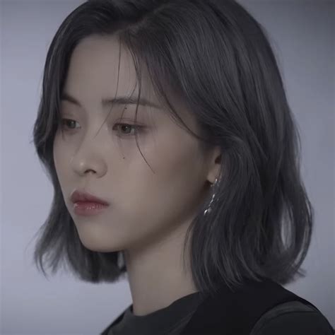 Itzy Ryujin Short Layered Haircuts Kpop Hair Short Hair Haircuts