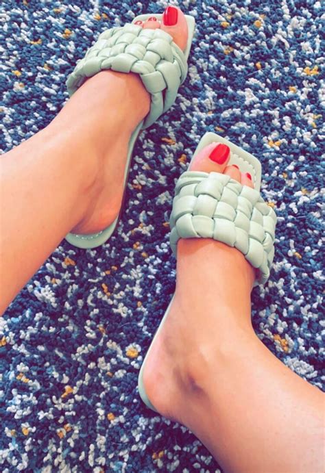 Coralie Feet