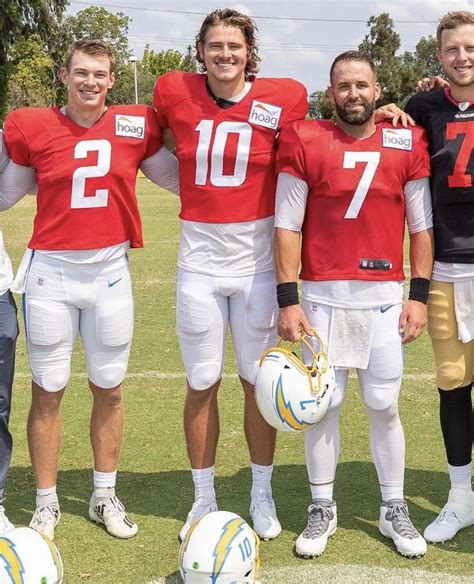 Justin Herbert In 2022 Nfl Players Hubby Football
