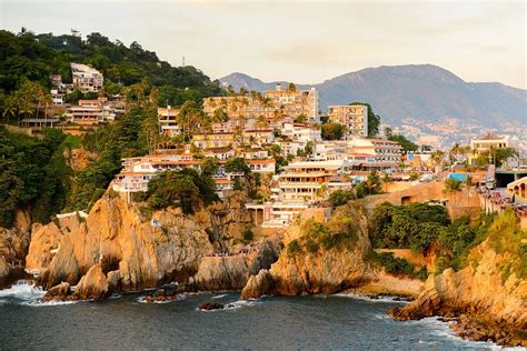9 Fotos Impactantes De Clavadistas Que Se Arriesgaron En Lugares