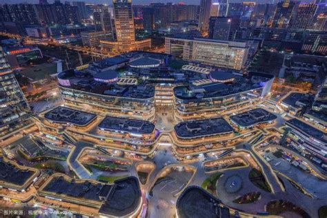 成都银泰城美食城夜景