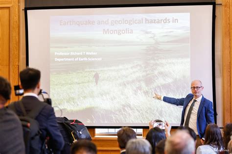 УИХ ын дарга Д Амарбаясгалан Оксфорд хотноо монгол судлаачидтай уулзлаа