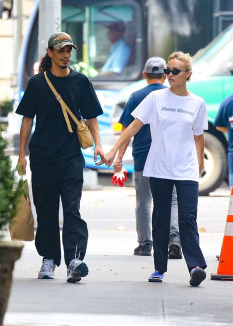 Photo Exclusif Lily Rose Depp Et Son Compagnon Yassine Stein Se