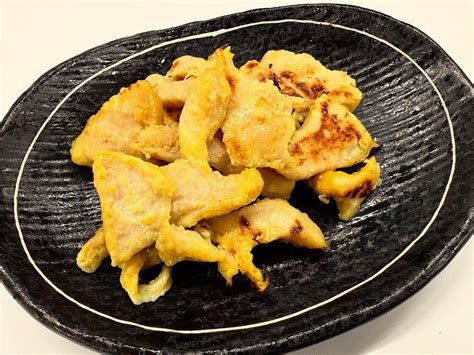 【国産鶏むね肉の一口西京焼き】の試作品です 当社では惣菜用のお肉の加工や、スライス肉、味付け肉、とんかつ、チキンカツなどを製造しております