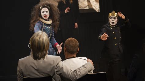 Bilingual And Gender Bent Prince Hamlet Re Imagines Shakespeares