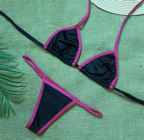 Biquíni Imita Fita Marquinha Fio Dental Preto Viés Fucsia Moda Praia