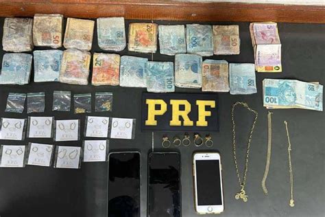 Cão farejador encontra droga joias e dinheiro em compartimento secreto