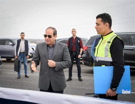 الرئيس السيسي يتابع خطة تطوير طرق الجيزة لمواجهة التكدس السكاني