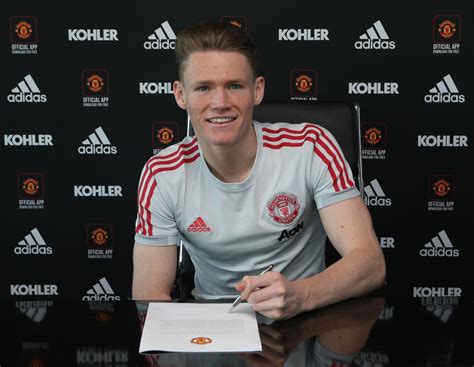 Manchester United News Scott Mctominay Signs New Contract Keeping Him