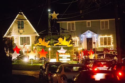 Photos Candy Cane Lane Kicks Off In Seattle Seattle Refined