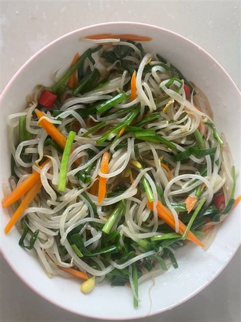 【素炒绿豆芽的做法步骤图，素炒绿豆芽怎么做好吃】喜欢做饭的小医生下厨房