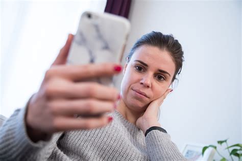 Cómo dejar de recibir llamadas de bancos y cobranza Infobae