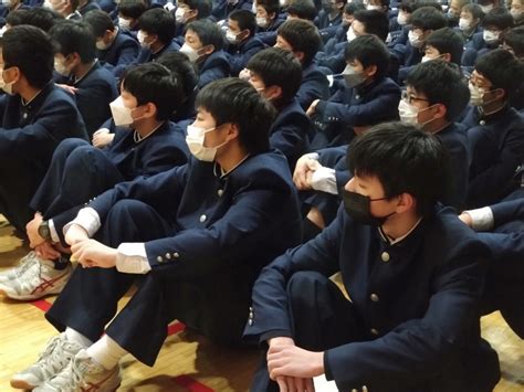 中学集会：生徒会執行部新旧交代式 足立学園