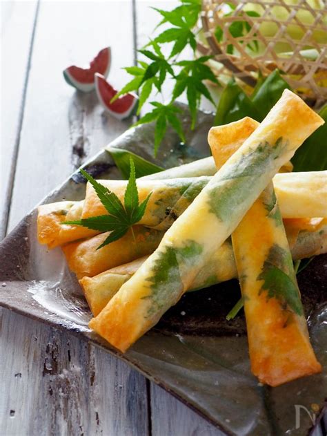 ★フライパンで簡単★鶏ささみのスティック春巻き Rezept