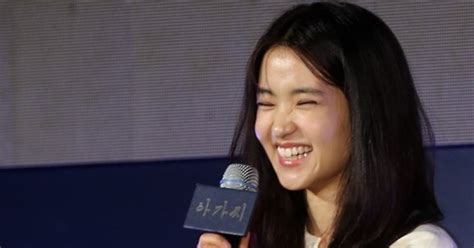 김태리 웃는 모습도 예뻐~