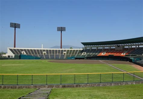 さがみどりの森球場 佐賀県立森林公園