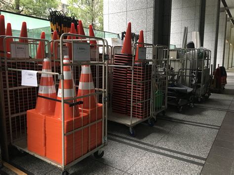 読売新聞写真部 On Twitter 〈取材余話・箱根駅伝2日前〉東京・大手町の読売新聞社前では、暮れゆく2017年の年の瀬に、箱根駅伝の