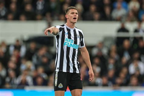 Botman Blinkt Uit Bij Newcastle United Een Kolos In De FeanOnline