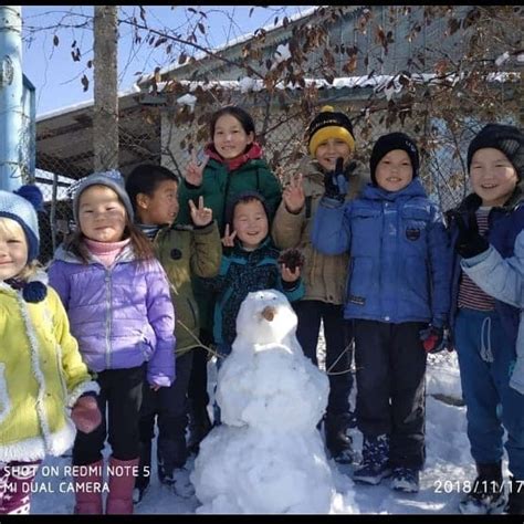 Хөндий Зүрх минь тэмцээд Дийлэхгүй юм тархиа Зөв нь буруугаа дийлж чадахгүй юм Дахиад