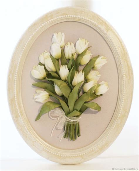 Купить или заказать Тюльпаны в овальной раме 50 х 40 см в интернет магазине на Ярмарке Мастеров