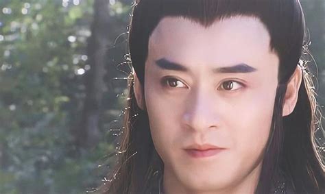 慕容复不要硬演，有人潇洒闲雅，有人反角明显，新版一副公公打扮修庆慕容复石修新浪新闻