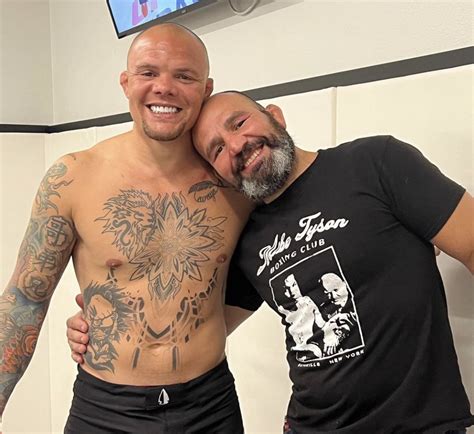 😁 R Ufc
