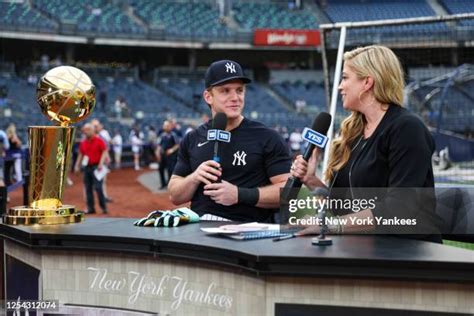 Meredith Marakovits Photos And Premium High Res Pictures Getty Images