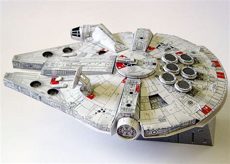 Millennium Falcon Papercraft