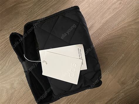 Cos 코스 다이아몬드 퀼티드 미니 크로스 바디백 숄더백 중고나라