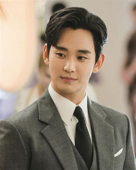 익스트림무비 김수현 And 김지원 눈물의 여왕 마리끌레르