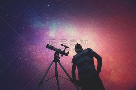 望远镜女孩透过其它物体观看天文学流星三脚架双筒望远镜星云空间和天文学剪影图片素材下载 稿定素材