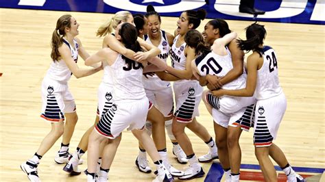 Connecticut Huskies Cap Perfect Season With Fourth Straight Title Espn